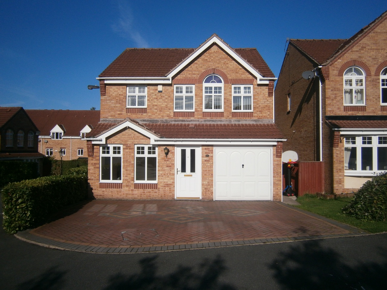 4 Bed Detached Property On Modern Estate - The Online Letting Agents Ltd