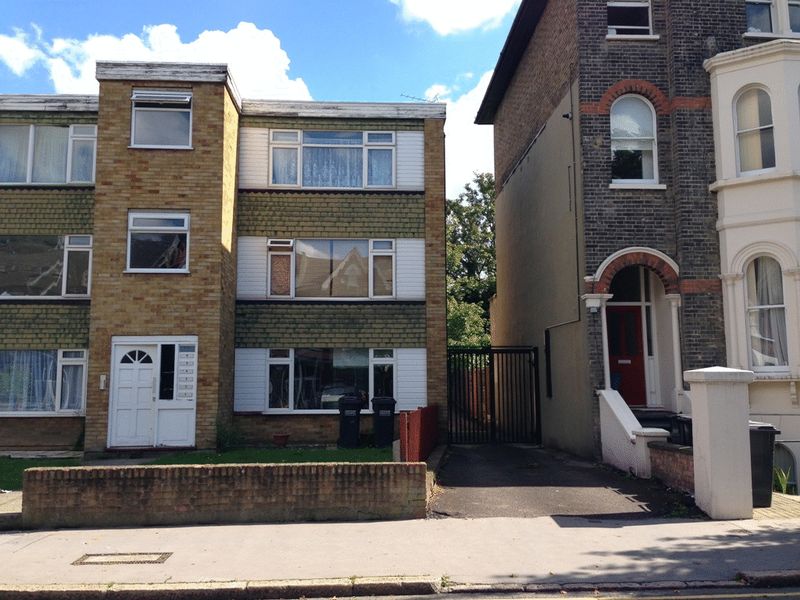 Beautifully Presented And Newly Refurbished 2 Bedroom Ground Floor Flat