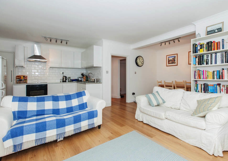 Modern and Spacious Two Bed Flat by Hyde Park - The Online Letting ...