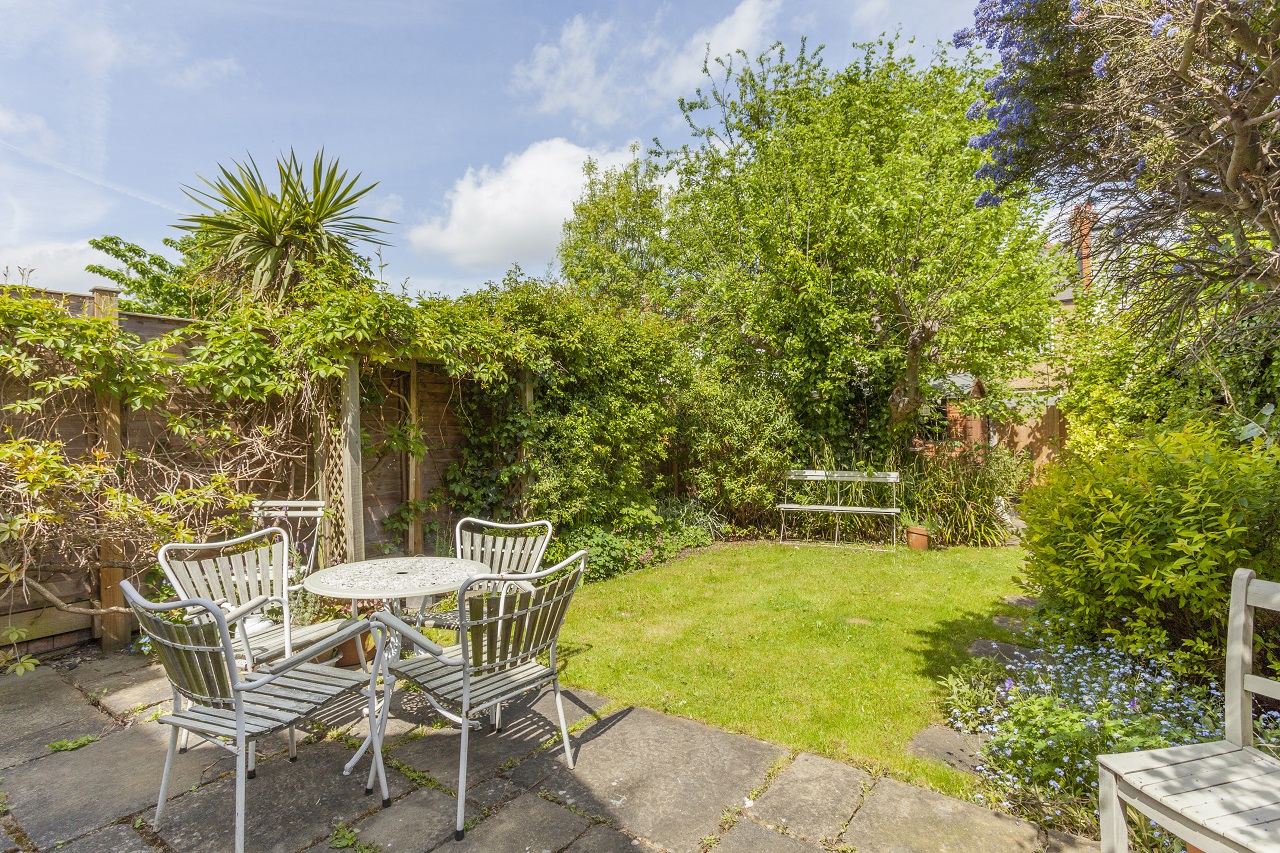 Lovely 4 Bed, 2 Bath House in Southfields SW18 with Garden, 10 mins ...