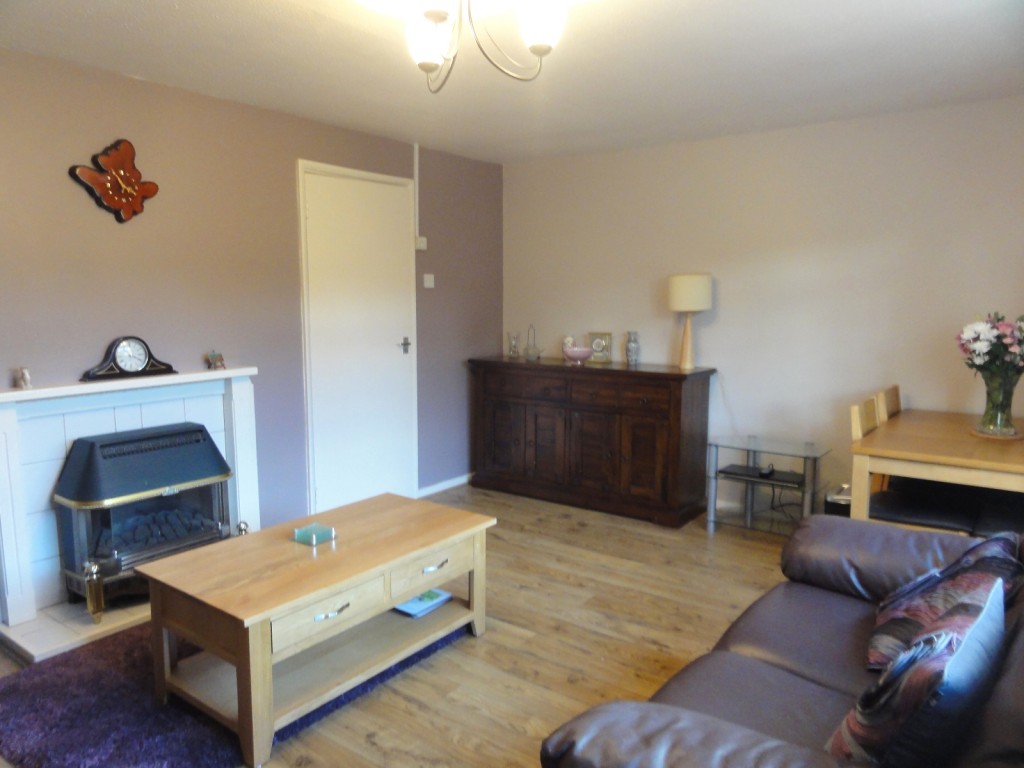 2 Bed End of Terrace with Front and Rear Gardens - The Online Letting ...