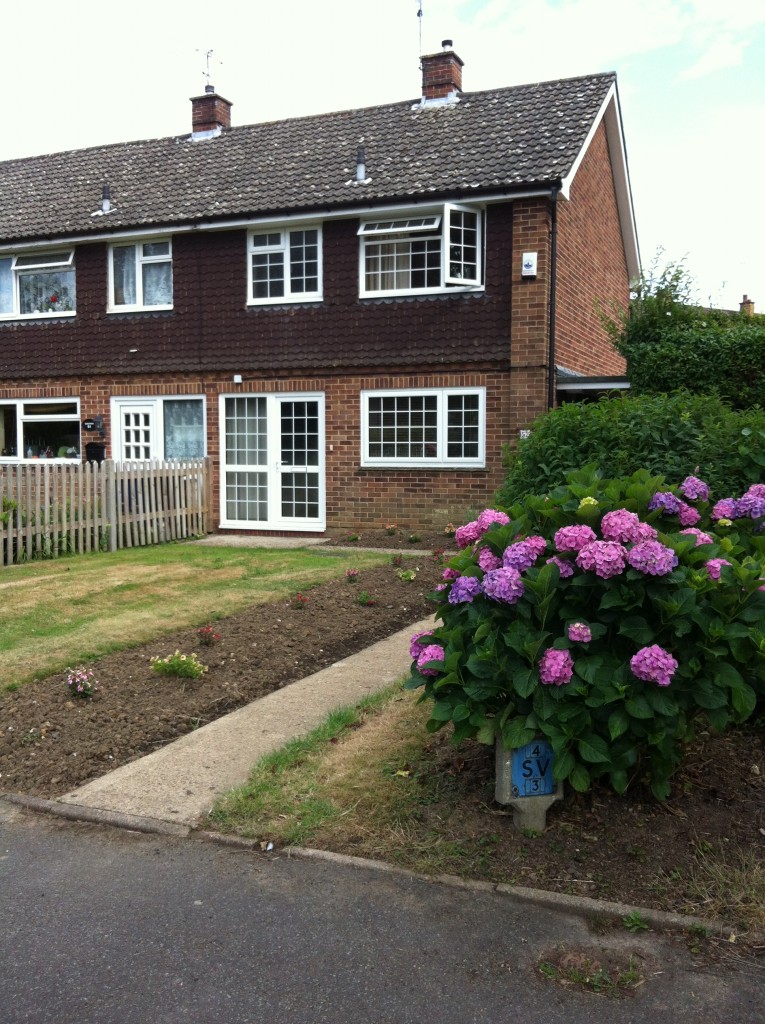 2 Bed End of Terrace with Front and Rear Gardens - The Online Letting ...