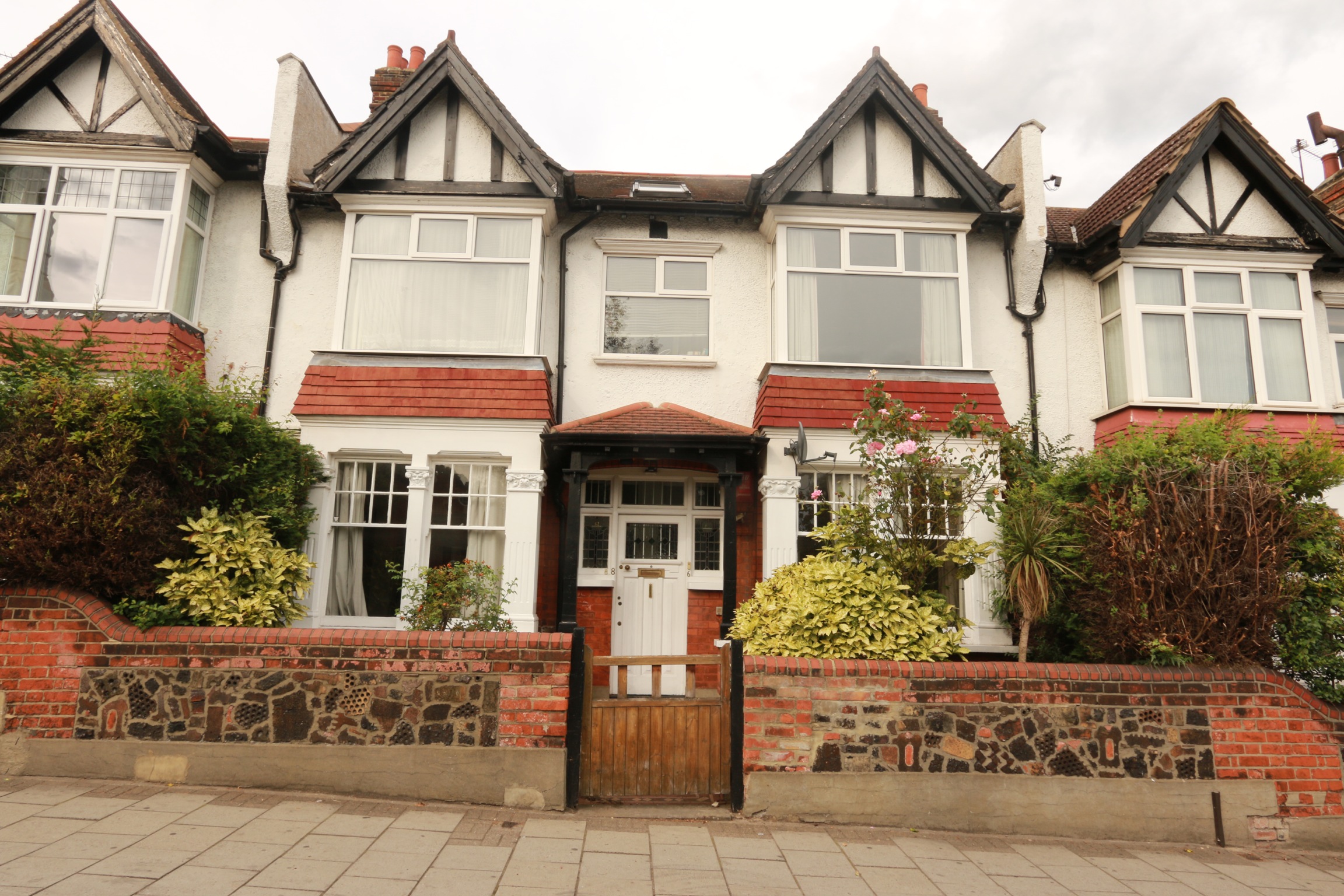 2 Bedroom Large Double Fronted Edwardian Ground Floor Flat in Tooting ...