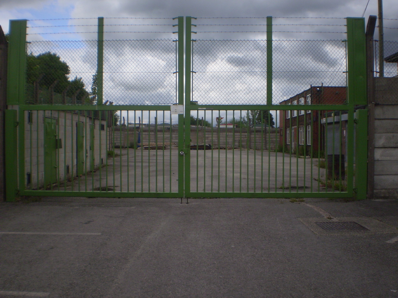 Secure Yard in Bolton - The Online Letting Agents Ltd