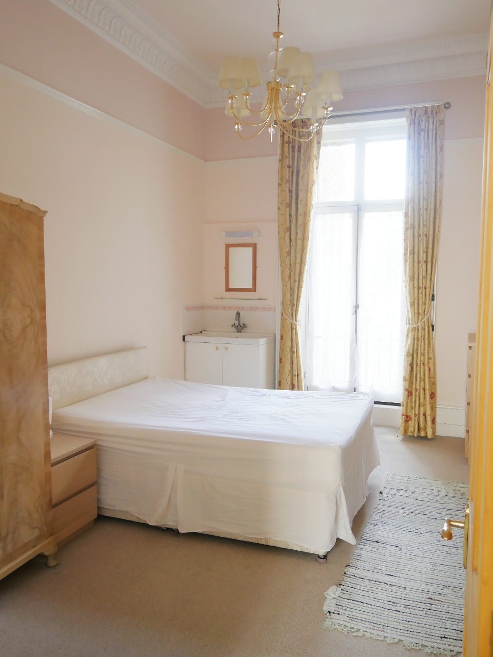 Beautiful Large One Bedroom Flat in Victoria - The Online Letting ...