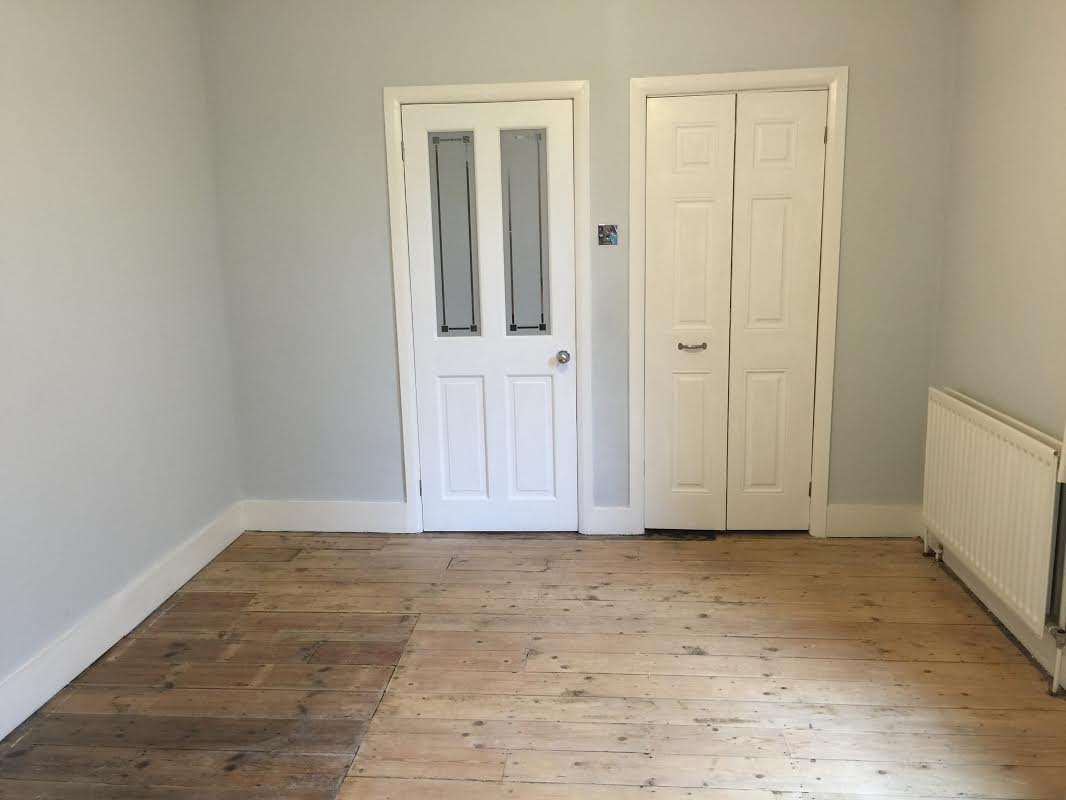 Large, Recently Decorated Victorian Conversion Flat in South Croydon ...