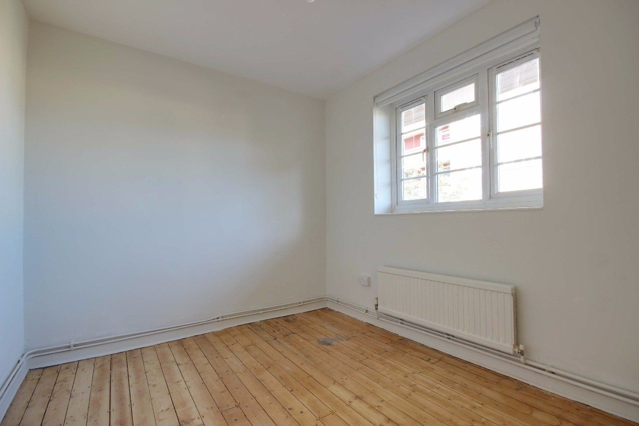 Three Double Bedroom Flat To Let in Hackney with Stunning Parkside ...