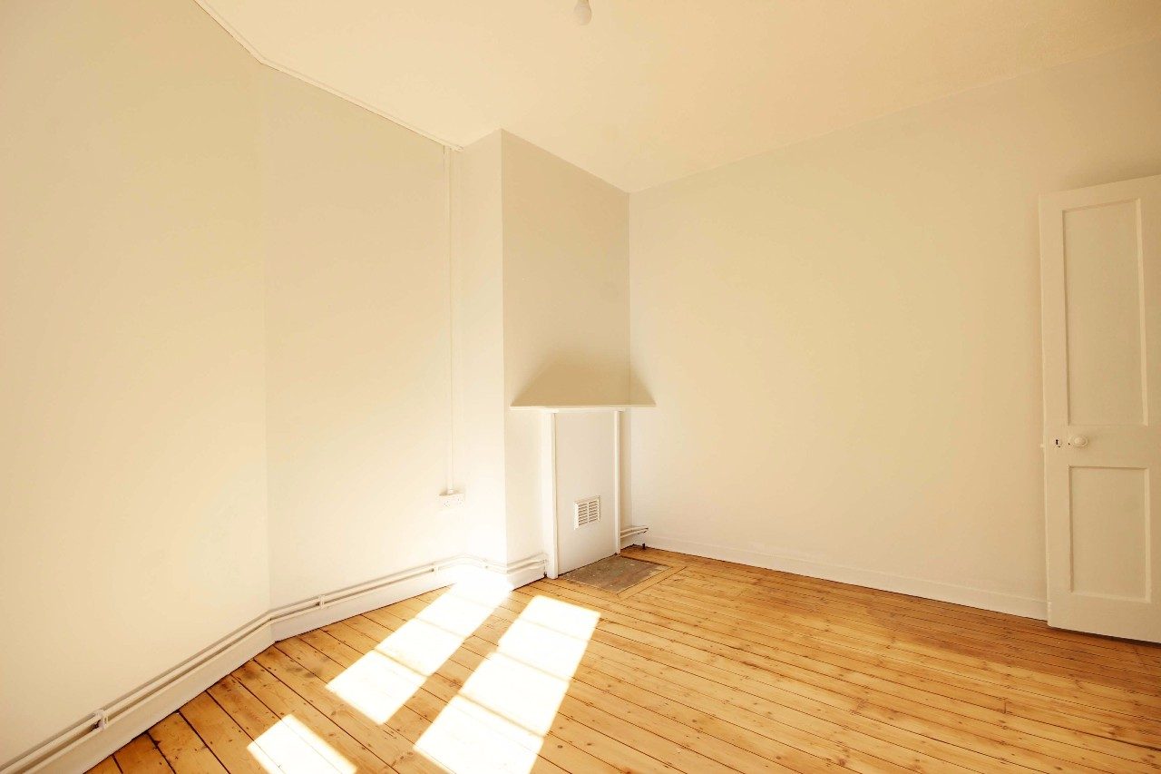 Three Double Bedroom Flat To Let in Hackney with Stunning Parkside ...
