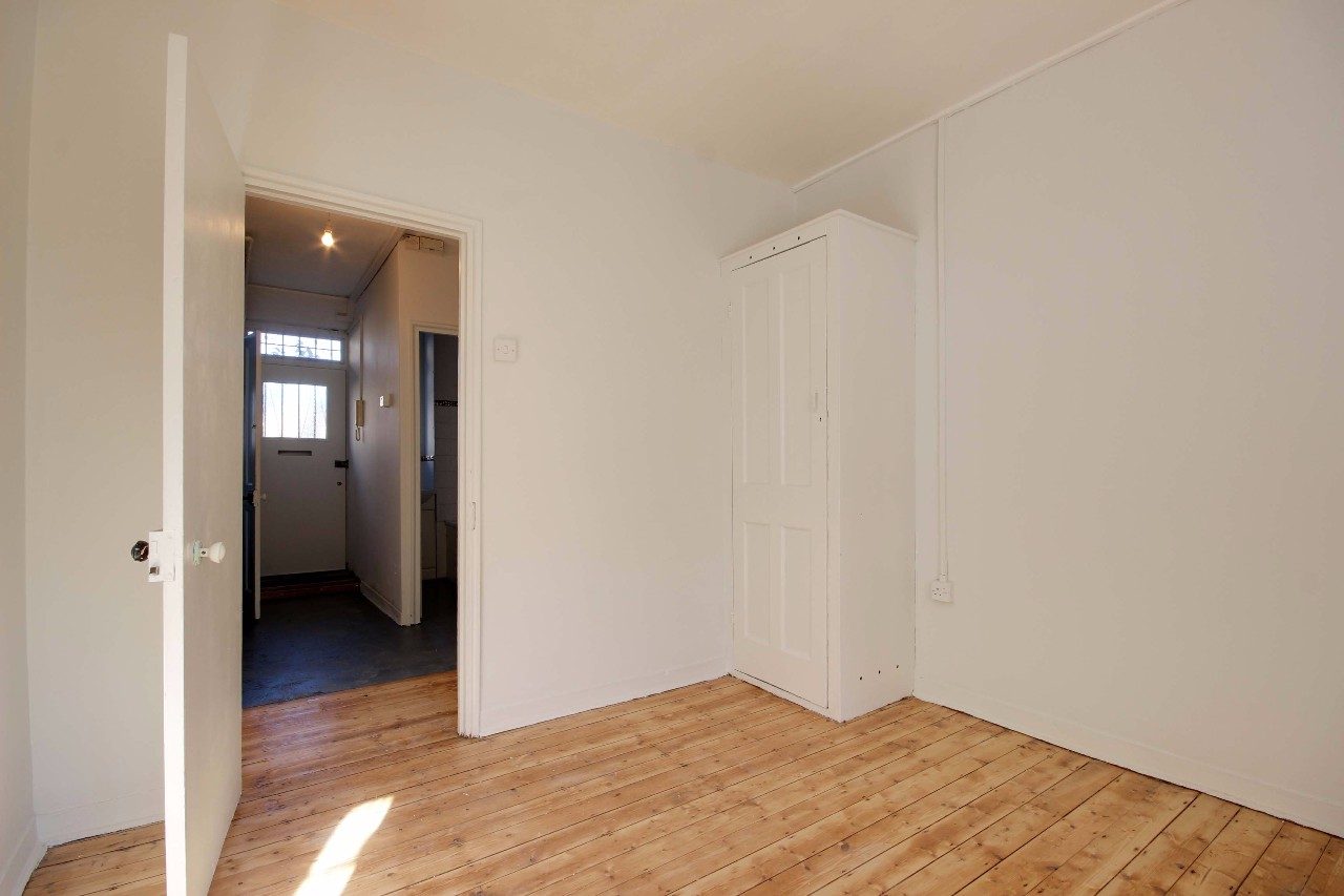 Three Double Bedroom Flat To Let in Hackney with Stunning Parkside ...