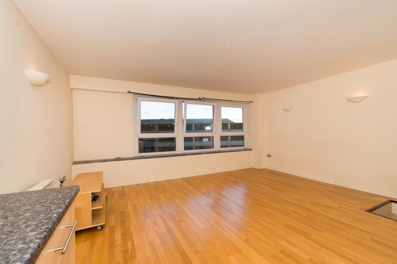 One Bedroom Flat to Let in The Vista Building, SE18 - The Online ...