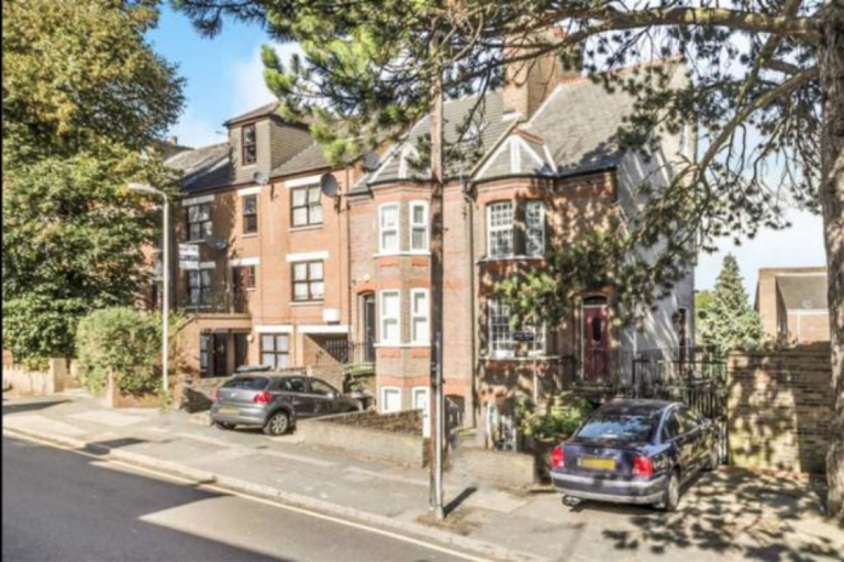 Modern, Clean and Large One Bed Flat to Rent in Luton - The Online ...