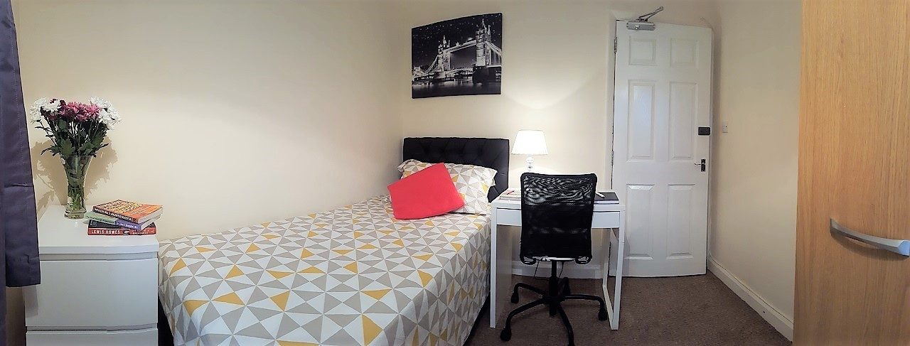 Single Room in Large House with easy access to A14 and Cambridge City ...