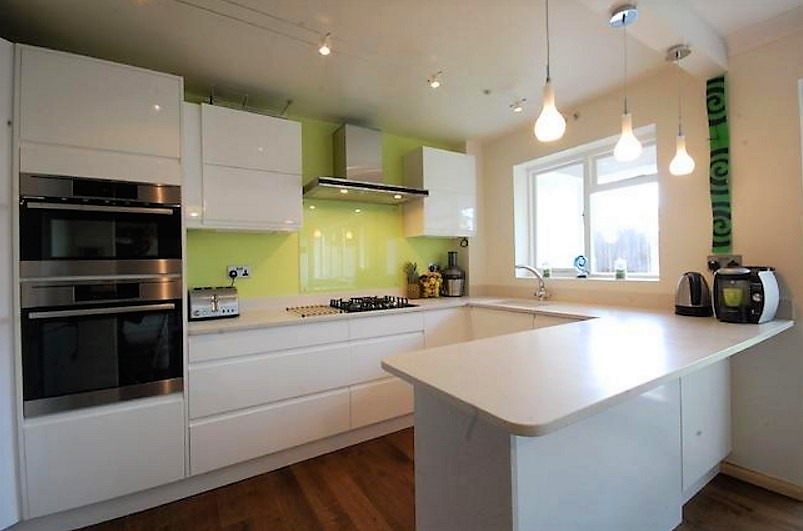 Beautiful, modern 2 bed maisonette to let in Morden with garden and ...