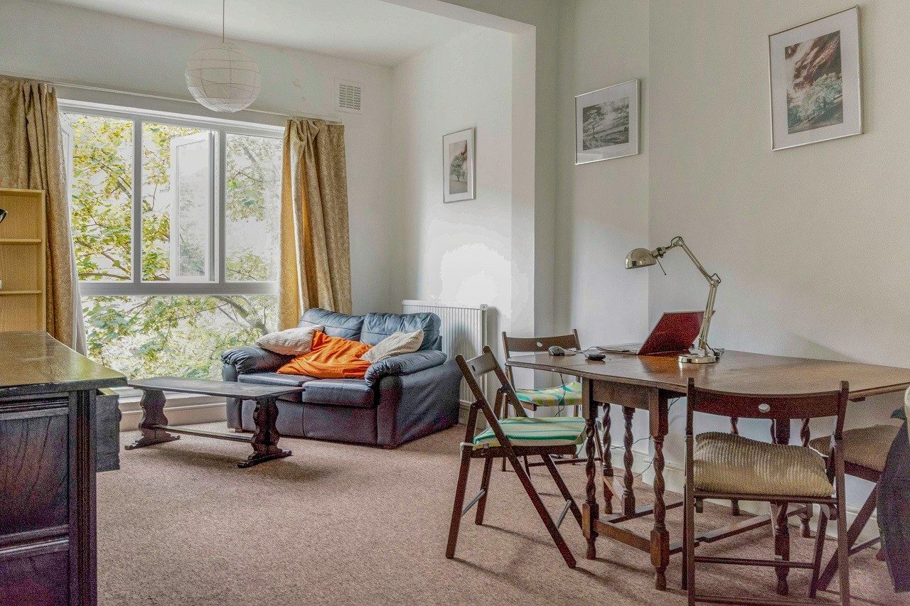 Two bedroom, first floor flat to let in West Kensington. Exclusive area ...