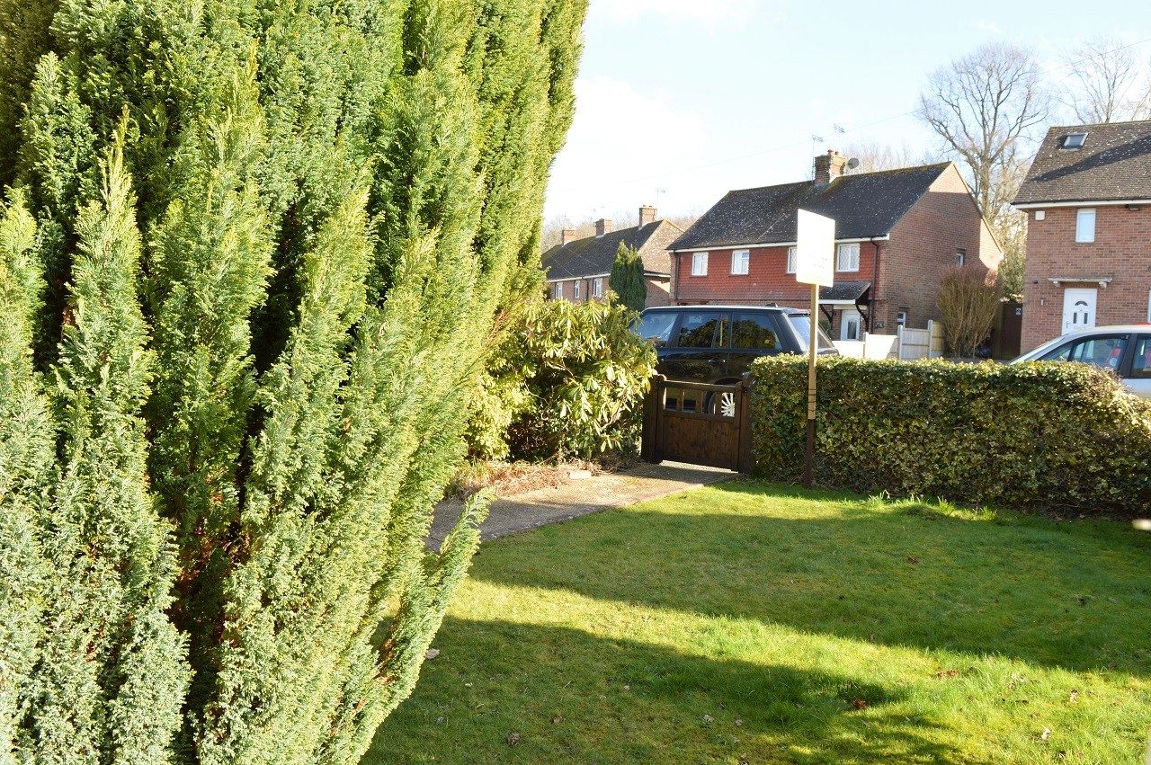 Two Bedroom House to Let in the Heart of Dormansland, Surrey - The ...