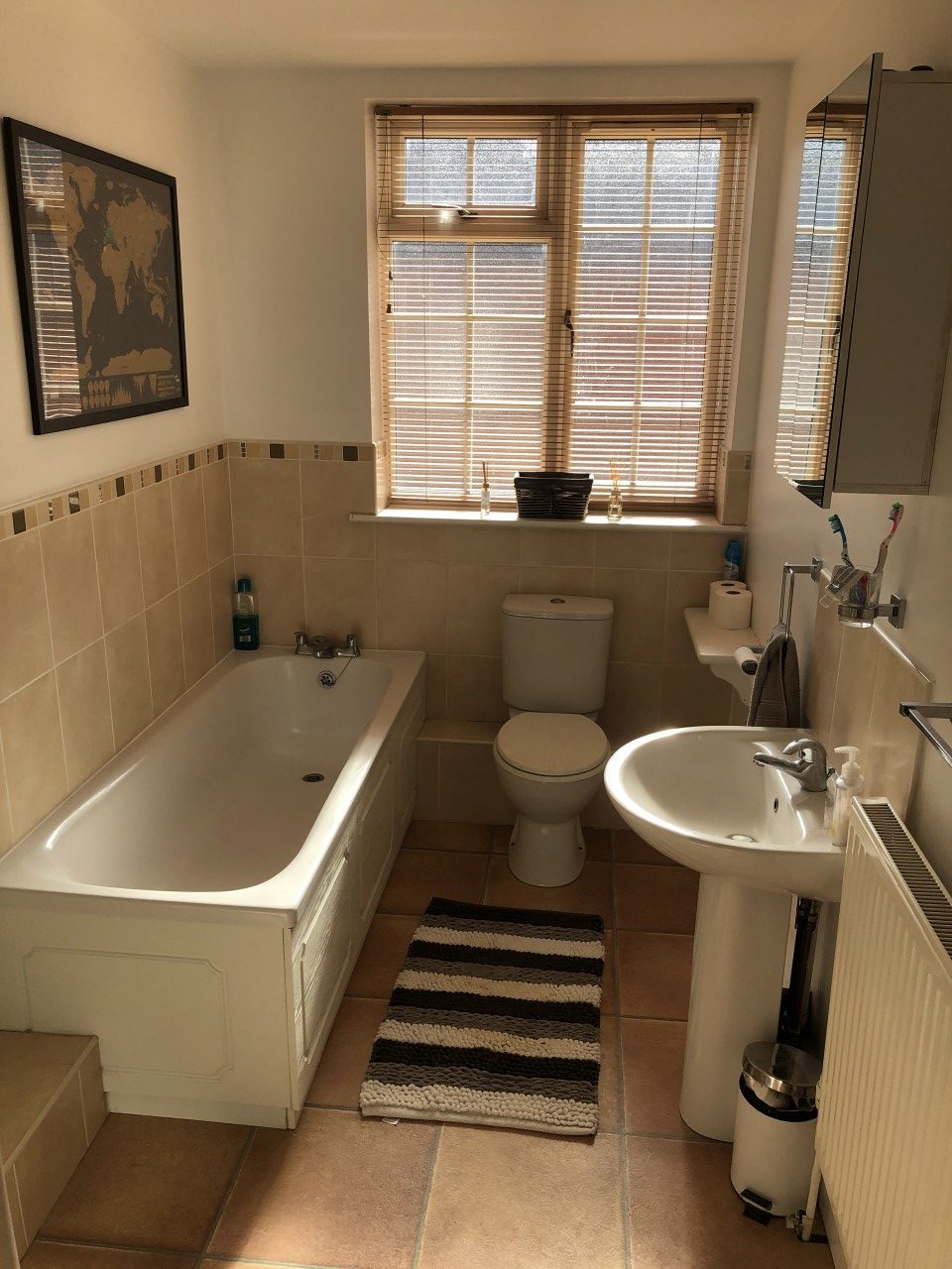 Ground floor split level flat in in centre of pretty Leicestershire ...