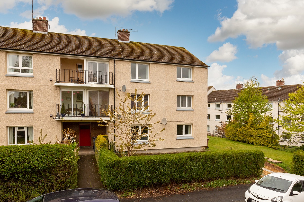 Bright & Spacious 3 Bedroom Flat to let in EH9 3BZ - The Online Letting ...