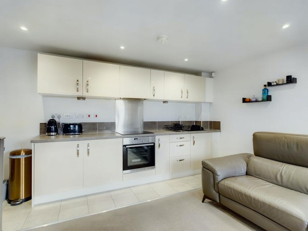 2 bed house to let in Leeds - The Online Letting Agents Ltd