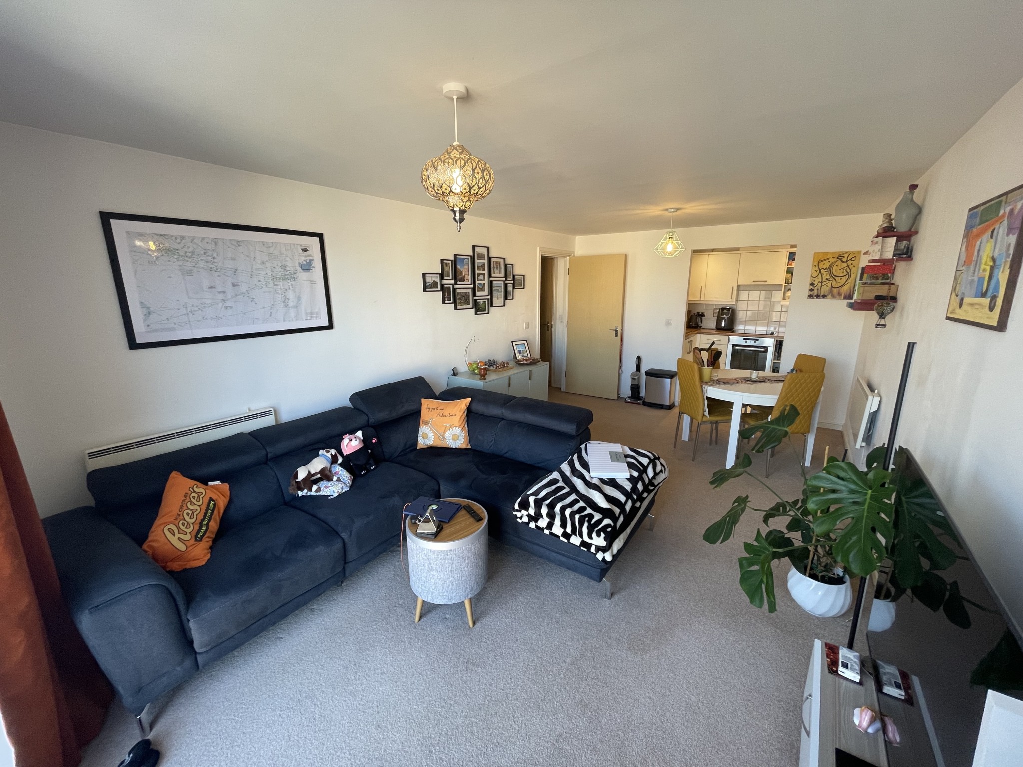A Very Well Presented & Modern Third Floor Apartment Close To LHR - The ...